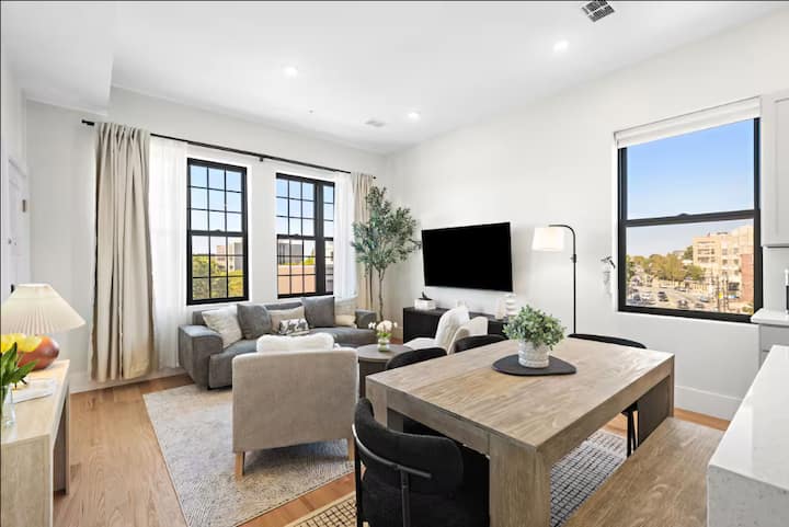 Penthouse 3br Luxury Stay W City Views & Parking - Jersey City, NJ