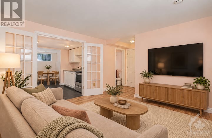 Bright 3-bedroom Greely Stay | Private Entrance - Ottawa