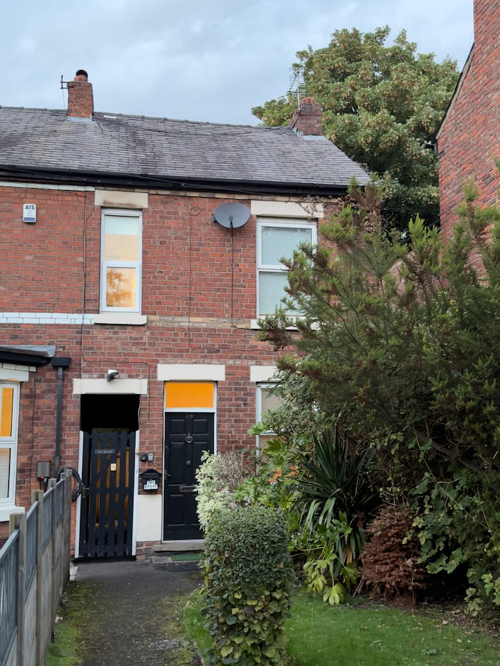 184 - 3 Bed Terrace In The Heart Of Burton Road - Knutsford
