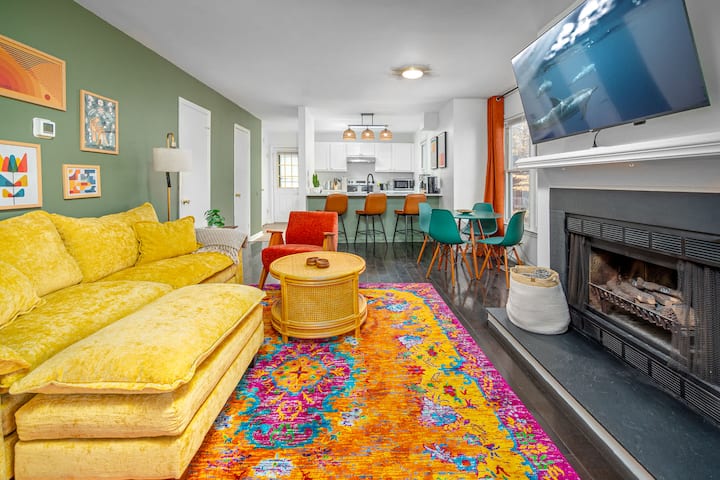 Stylish Townhouse Near Downtown Cary - Cary, NC
