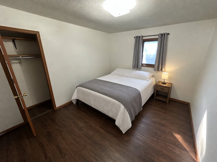 Cozy Retreat Simple Comforts & Relaxing Stay - Milford Lake, KS