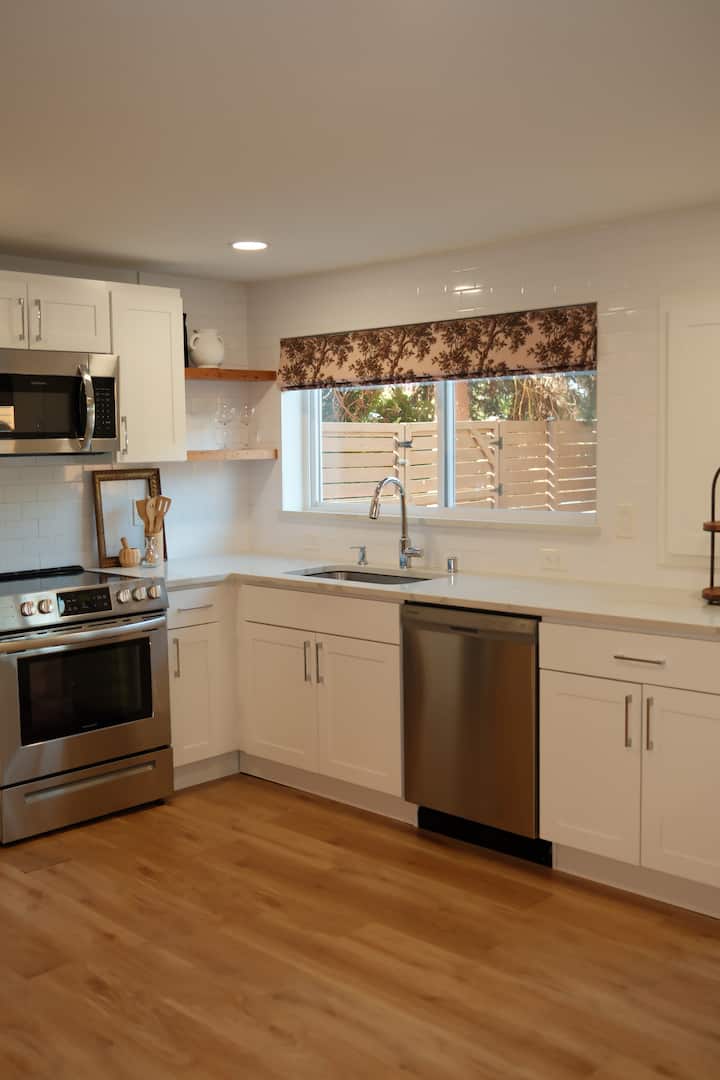 Private 2 Bed Adu | Near Airport & Hospitals - Kent, WA