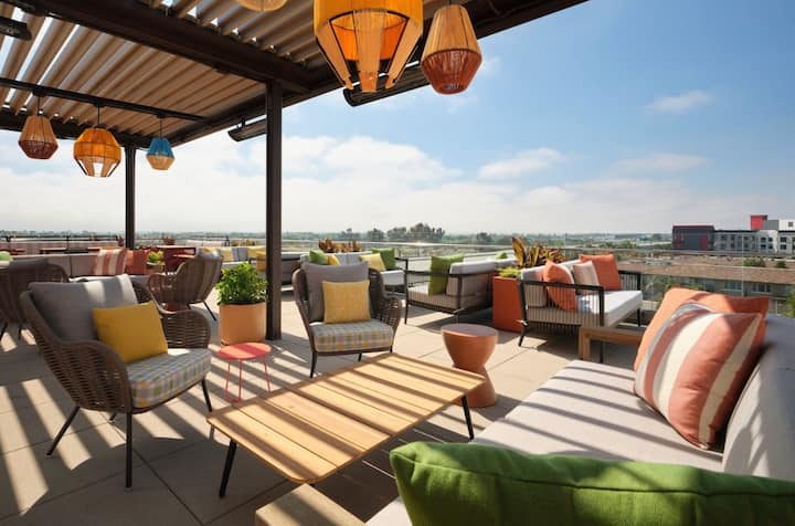 Stylish 2 Separate Hotel Suites W/ Breakfast - Ventura, CA