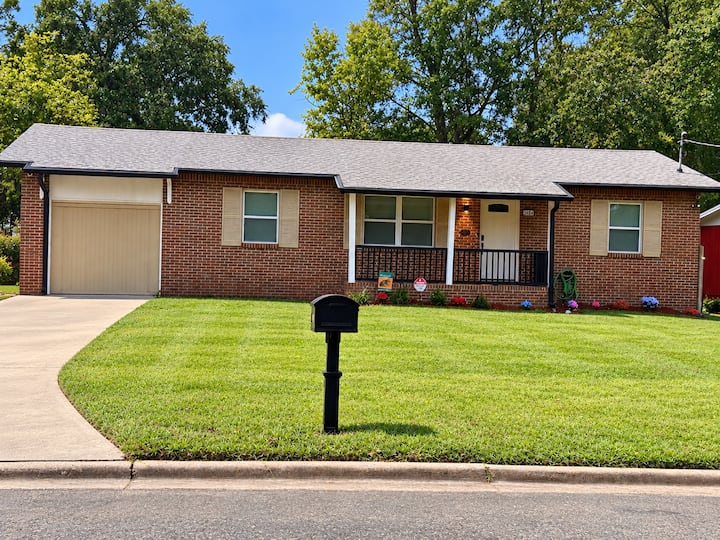 Cozy 3br Tallahassee Home Near Famu & Fsu - Tallahassee, FL