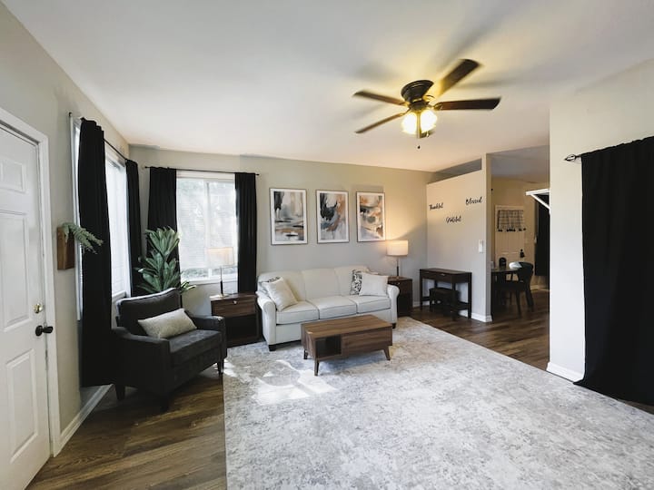 Bunn Street Market House | Queen Bed + Laundry - Bloomington