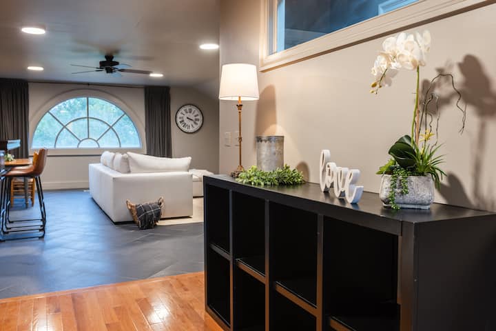 Spacious Luxury Loft | King Bed | Near Ua - Tuscaloosa, AL