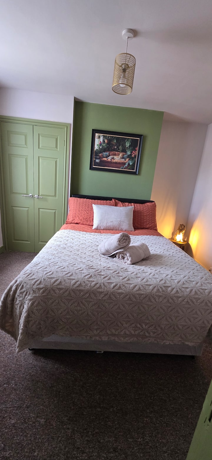 Casa Verde | 2br | Fast Wifi | Free Parking - 卡地夫