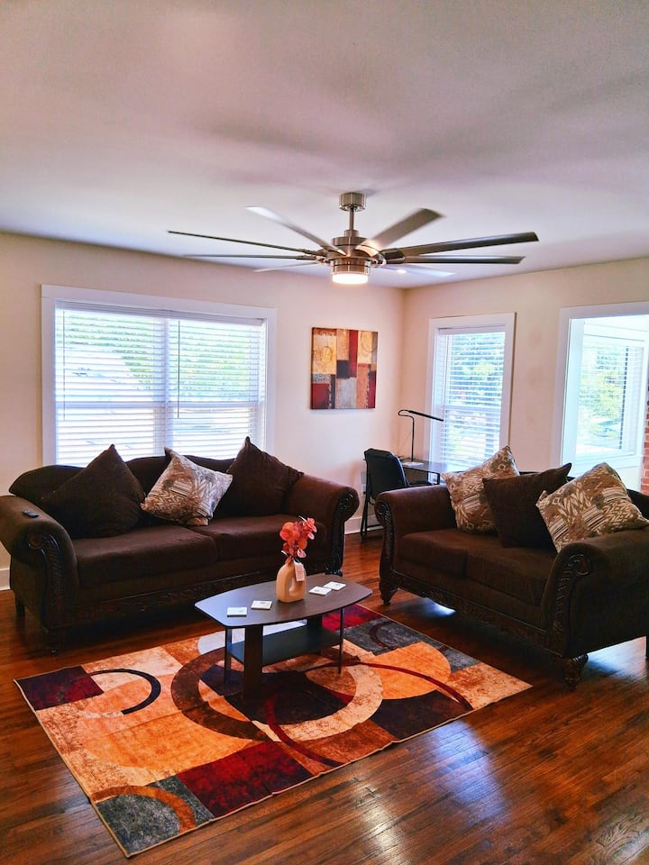 Stylish Family Retreat 2br Apartment Near Downtown - Tulsa, OK