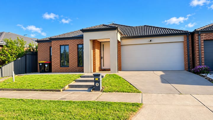 Spacious 4br Home Near Melton Station & Shopping - Melton