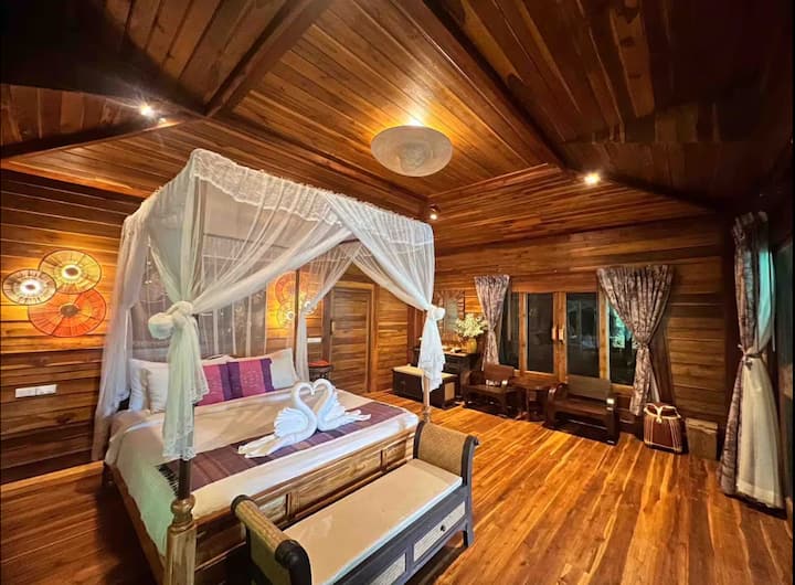 Grand Top Floor Sea View Penthouse - Đảo Phi Phi Don