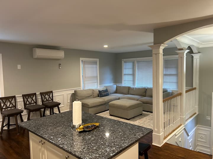 Contractor Delight Home With Large Parking - Danbury, CT