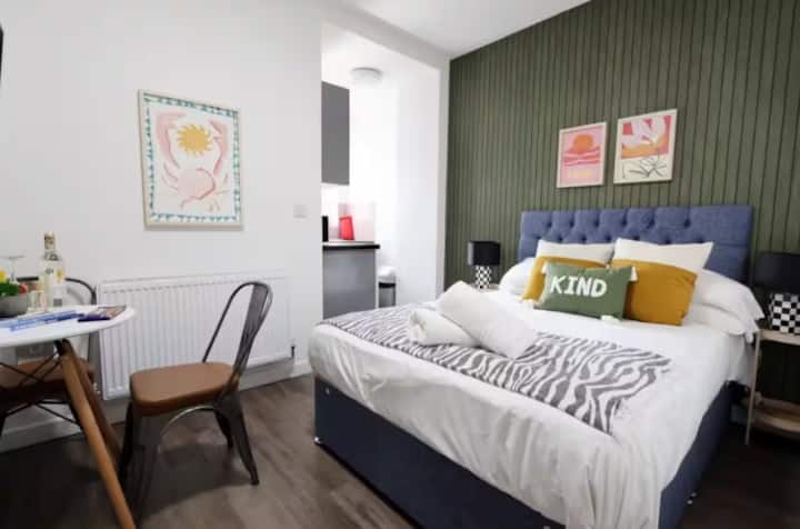 Cardiff Studio 2 | Work Stays | Free Parking - Cardiff