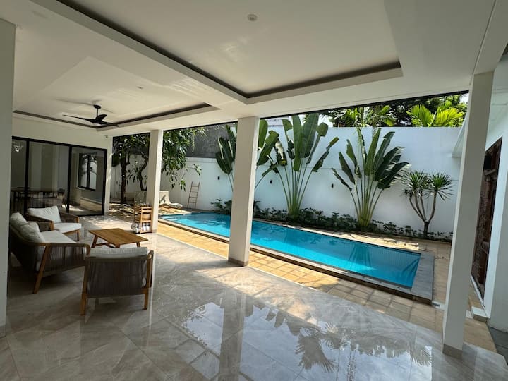 Villa Jimbo - Aussie X Bali Style Villa In Jakarta - Jakarta