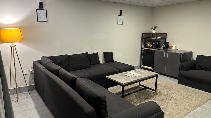 The Caspian Suite · Calm 1bhk With Lawn · F-8 Isb - İslamabat