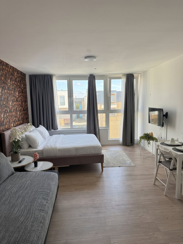 Im Kölner Hotspot, Schöne Wohnung Mitten Drinnen - Colonia