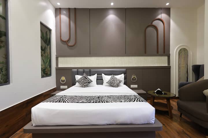 Luxury Room With Jacuzzi - Meerut