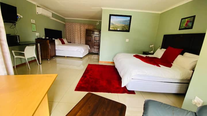 Sharing Deluxe Room 4 At Rs Gardens - Thohoyandou