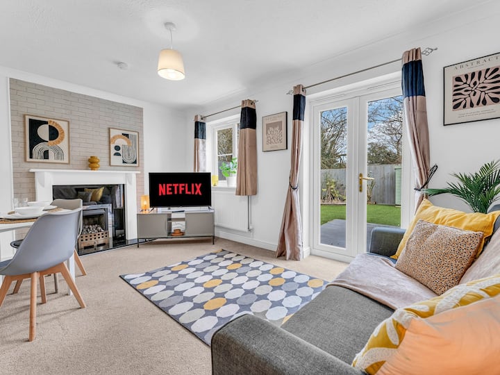 Driveway | Wrexham Afc | 2.5 Bathroom | Sleeps 4 - Wrexham