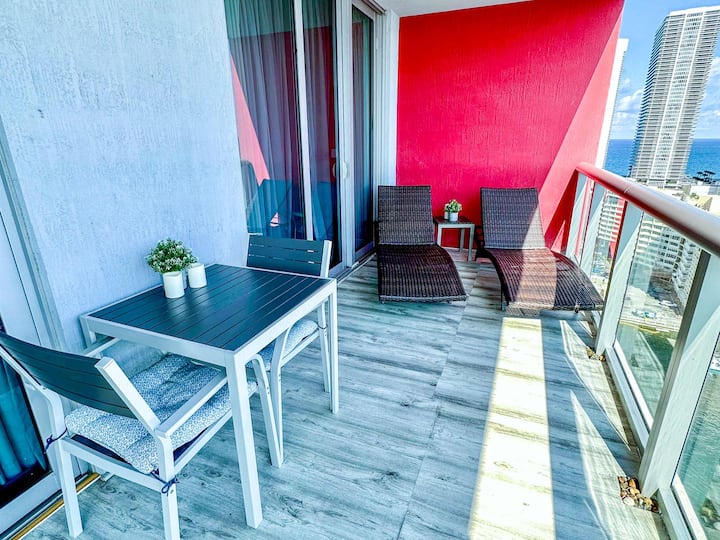 Beachwalk Resort Studio W/ Resort Amenities - Hallandale Beach, FL