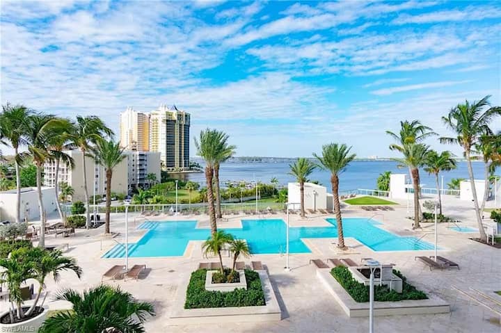 Vista Luxelarge Apartmentriver View - Fort Myers, FL
