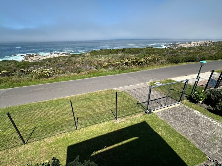 Beach Road | Ocean Views | Kleinmond - Kleinmond