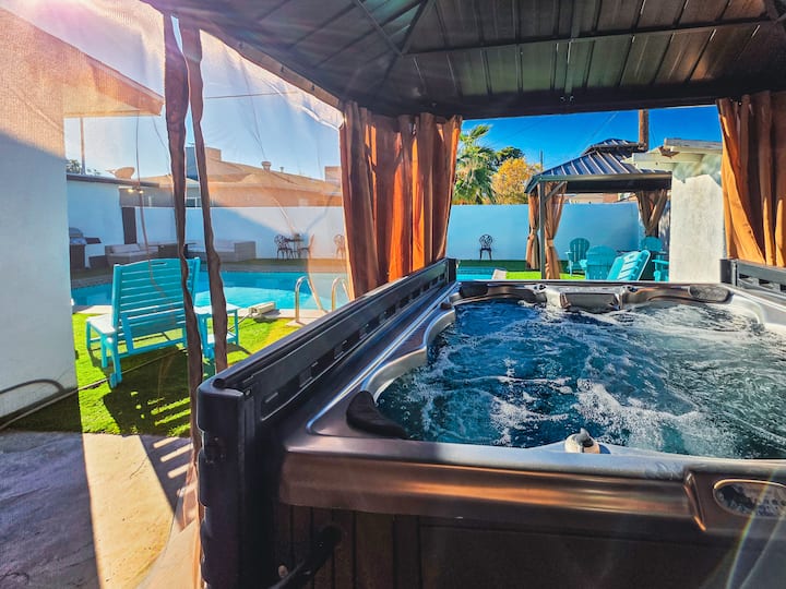 Comfy Family Haven Home With Pool/hotspa/bbq Grill - Las Vegas, NV