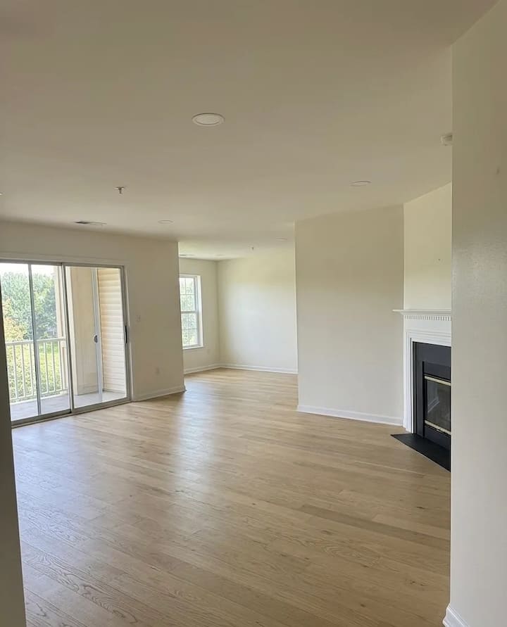 2 Beds | 2.0 Baths | 1220 Sq. Ft. - 제르맨타운