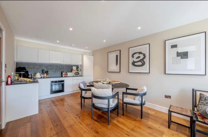 Modern 2br Apartment - York City Centre - Sleeps 4 - York