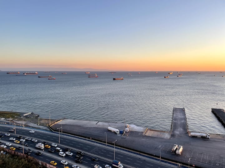 Jacuzzi  Seafront  Spacious Studio Apartment - Zeytinburnu
