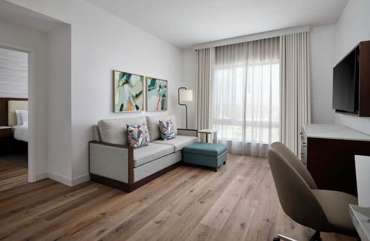 Modern 1 Bedroom Hotel Kitchen Suite W/ Breakfast - Ventura, CA