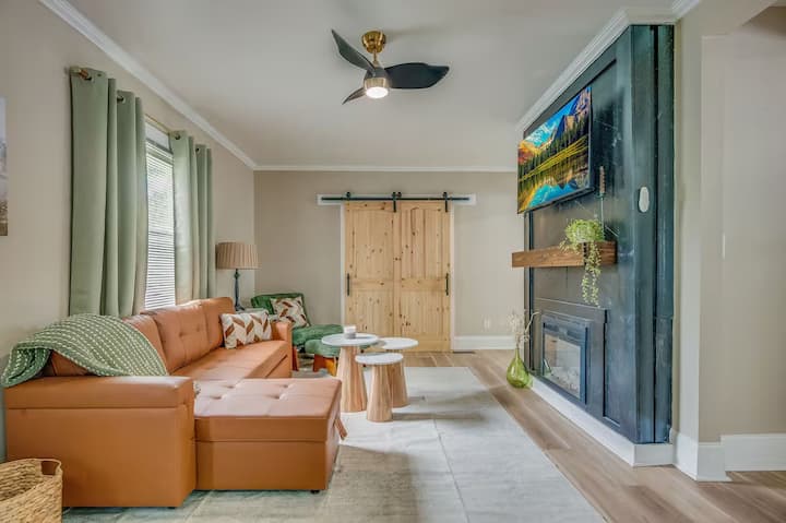 The Juniper House | Fire Pit Pool Sleeps 8 - Jacksonville, NC