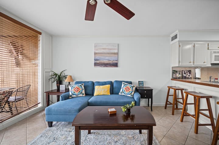 Cozy Waterfront Retreat | First Floor, No Stairs - Conroe, TX