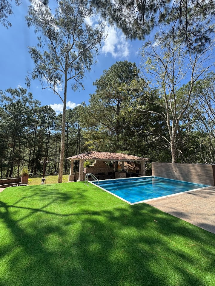 Pool And Cabin With Nature - Jesús de Otoro