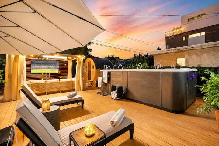 Sauna Hot Tub Bbq Outdoor Movie Gameroom Sleeps 16 - Hollywood, CA