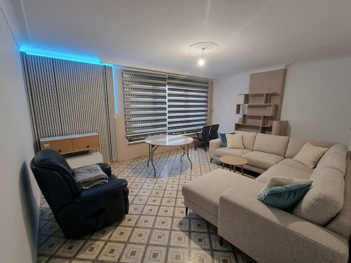 Butik Ve Sade Geniş Daire. Güzel Lokasyon - Houthalen-Helchteren