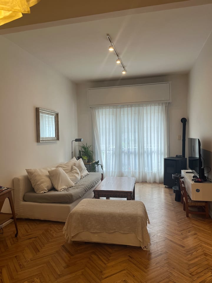 Hermoso Apartamento De éPoca Reciclado En Mdeo. - Montevideo
