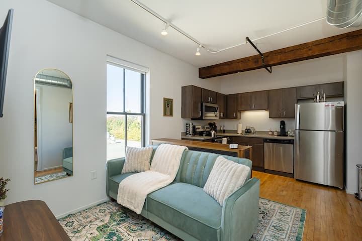 Downtown 1 Bed/1 Bath Loft In Dsm | Gym | Parking - Des Moines, IA