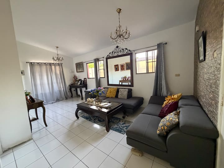 Casa De Ensueño En El Corazón De Managua - Managua