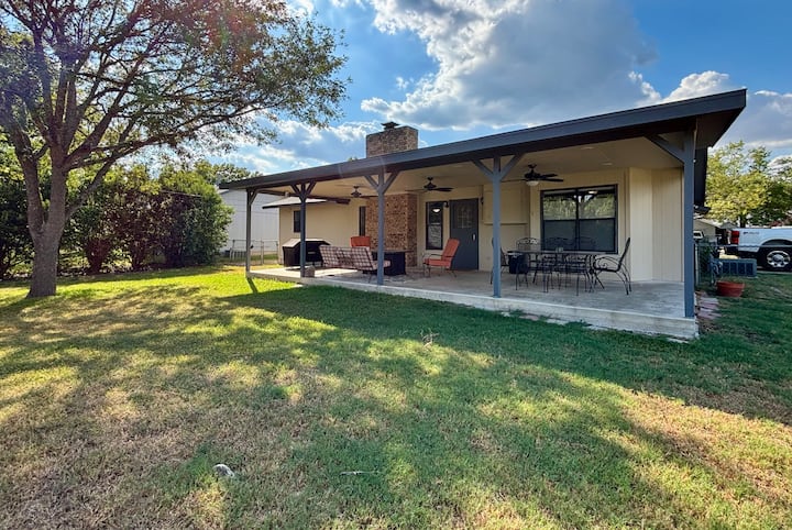 The Backyard Retreat - Georgetown, TX