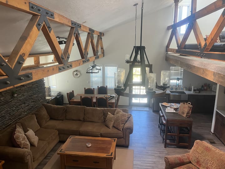 4 Bedroom Walking Distance To Grand Canyon Train, - Williams, AZ