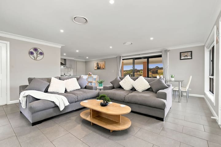 Ned Kelly's Hideaway 2 - Amazing Views, Sleeps 4 - Australia