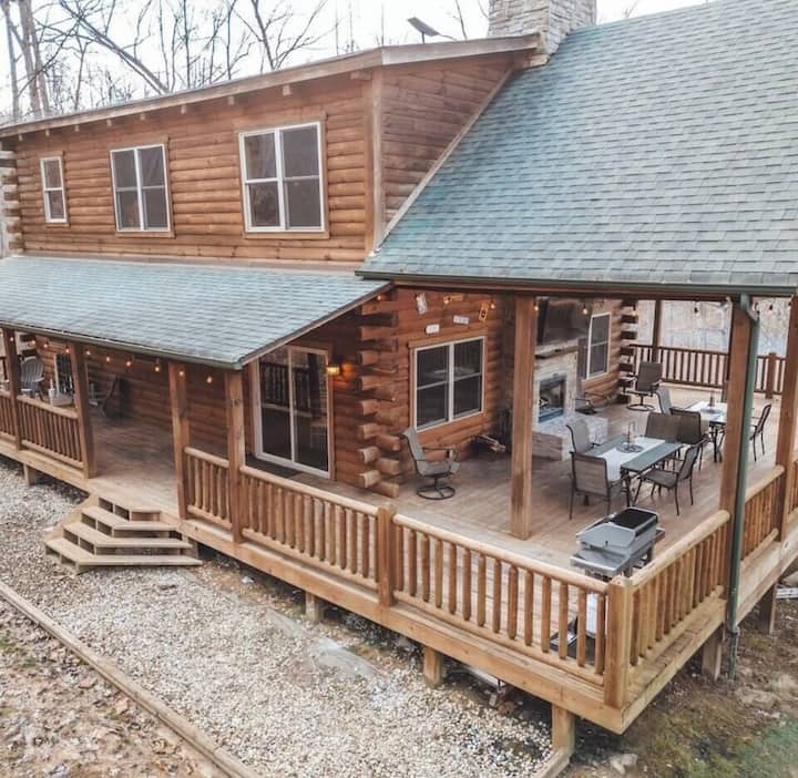 Golden Eagle Lodge|hot Tub + Outdoor Fireplace - Logan, OH