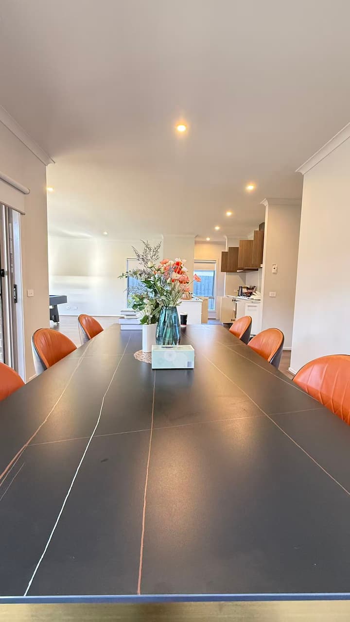 Stayau Luxury Double-story Home | A/c Throughout - Cranbourne