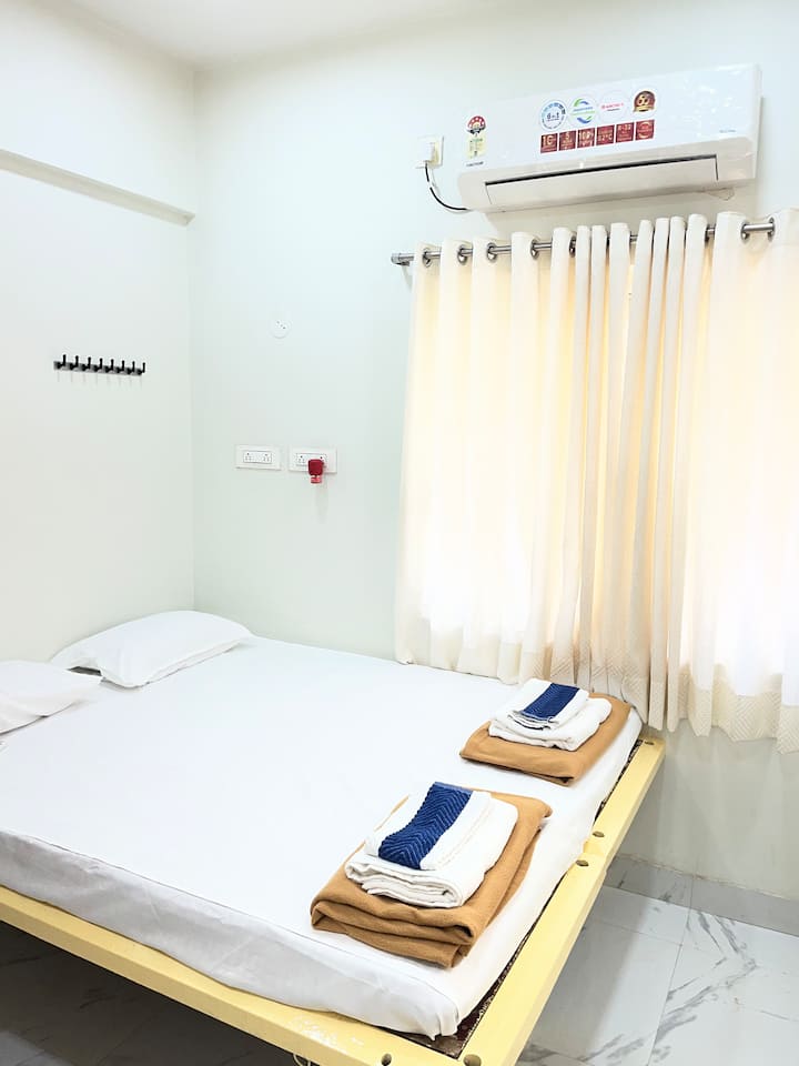 Seenario - Comfort Room Stay - Solapur