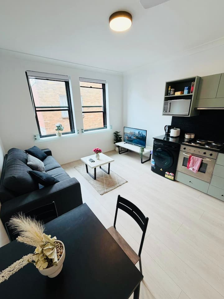 City Station - Studio Cbd - Food / Transportation - North Sydney