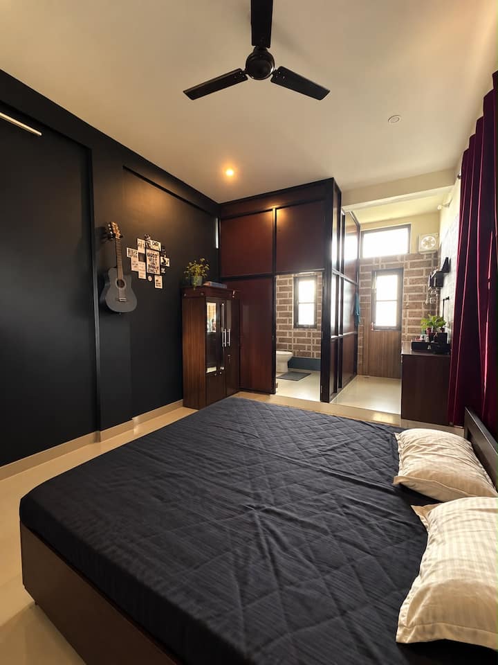 Cozy, Dark Studio With Wi-fi, Functional Kitchen. - Bir