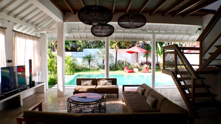 Spacious 5br Villa In Central Kuta Close To Beach - Seminyak