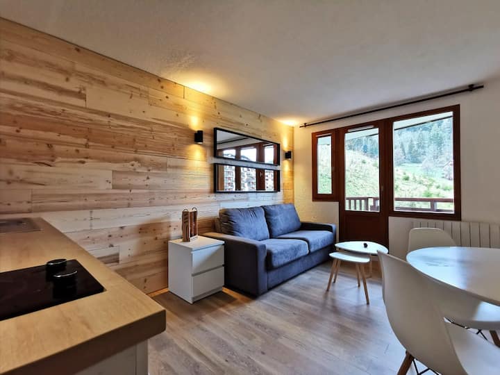 Cosy & Renovated Ski In/out Apartment For 4 Pers - Courchevel, France