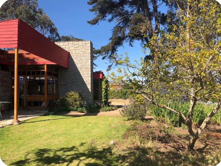 Casa Familiar Rústica Con Jardín Y Chimenea - Santo Domingo