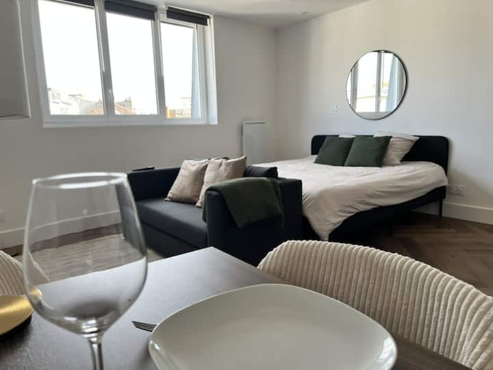 King Bed - Hypercentre - Spacieux - Parking Public - Arras